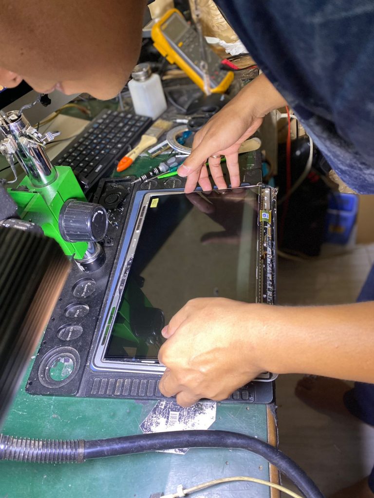 GANTI PANEL LCD PECAH MACBOOK AIR – Service Macbook di Malang – Service ...